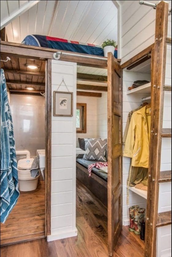 10 Tiny Yet Cozy Wood House Ideas and Designs That Will Completely ...